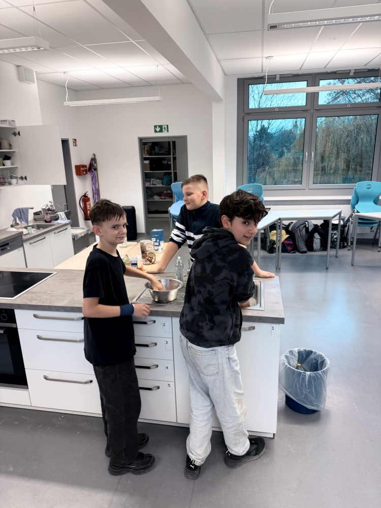 Mit Herz, Mehl und Weihnachtsstimmung – Caroline-Neuber-Schule